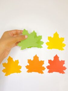 Easy fall leaf craft for kids (with free printable template) - The ...