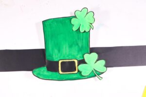 Printable Leprechaun Hat craft for St. Patrick's Day - The Purple Yarn